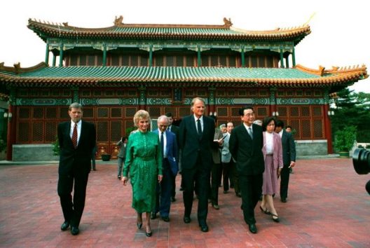 Billy Graham na China: saiba como foi a 1ª pregação no país