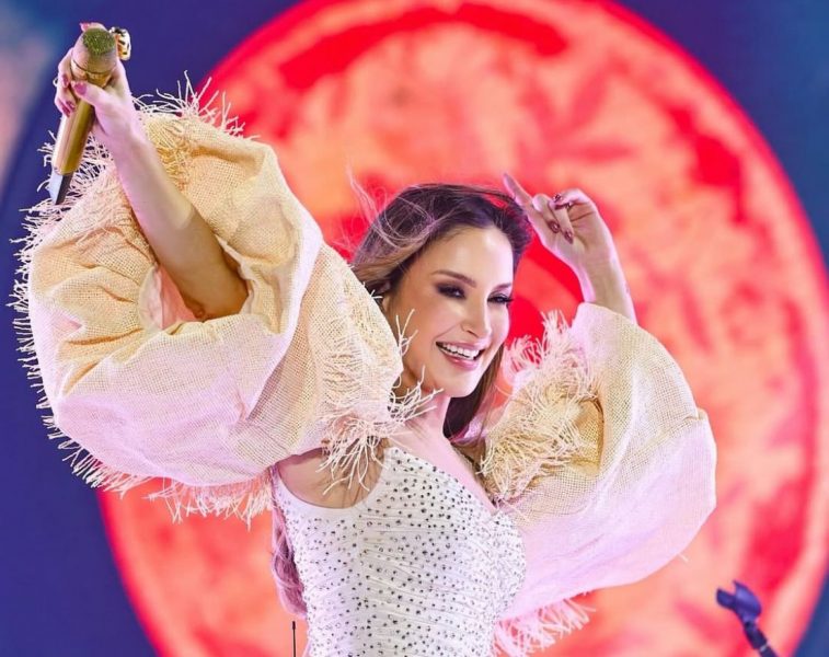 Claudia Leitte diz que vai servir Deus ‘custe o que custar’