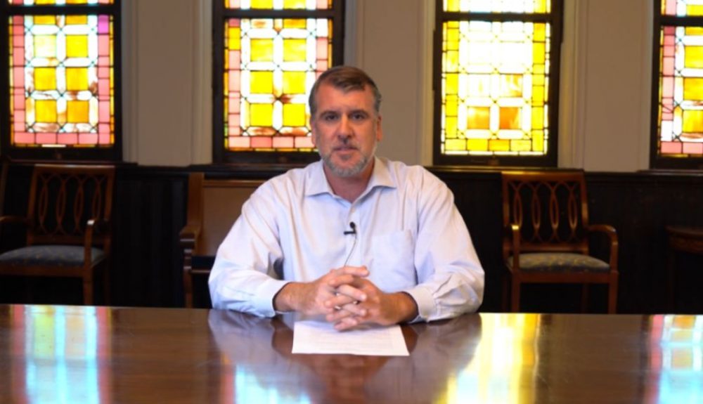 Pastor presbiteriano é destituído após confessar adultério